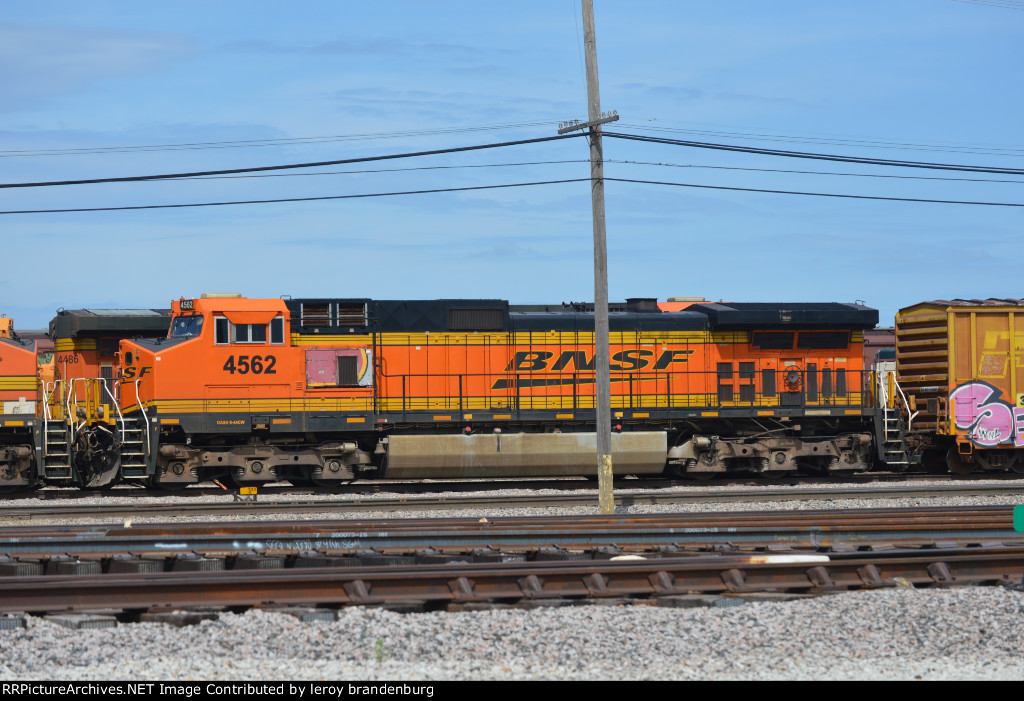 BNSF 4562 at murray yard